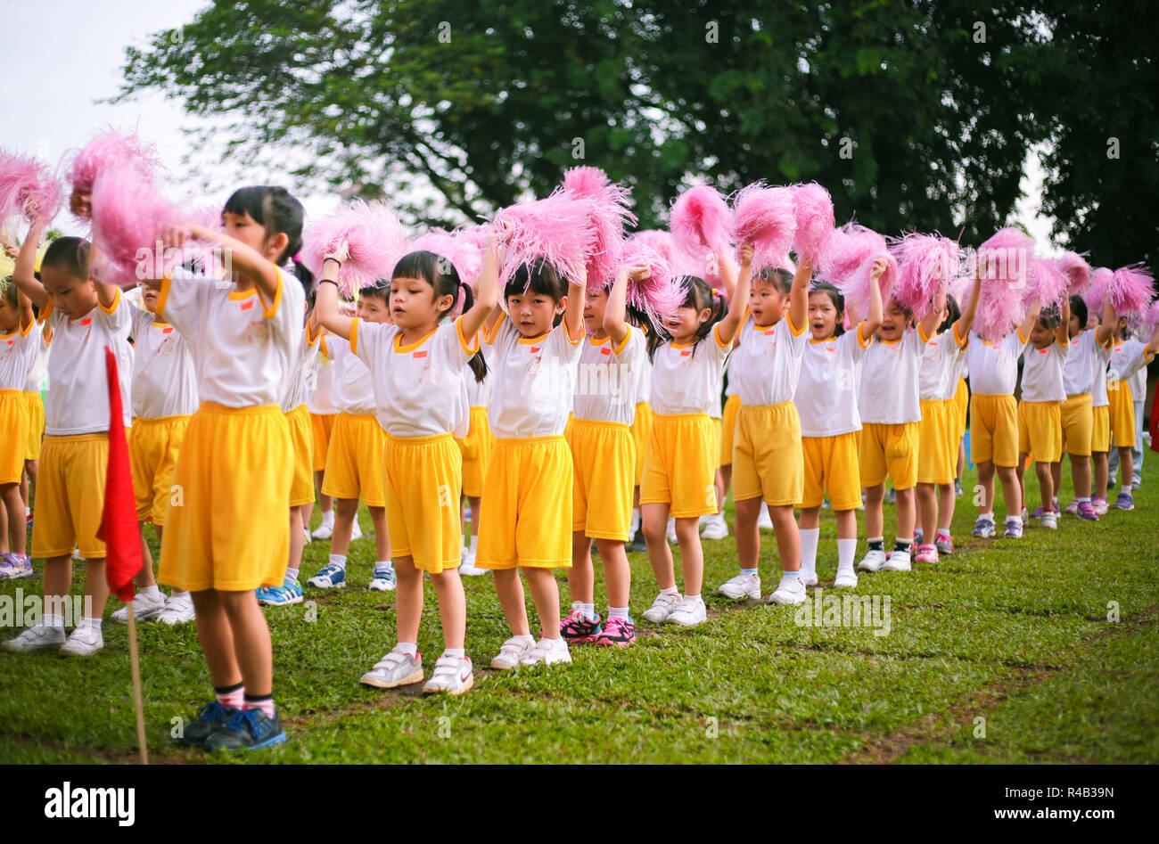 Children perform using pom-pom during their kindergarten sports day ...