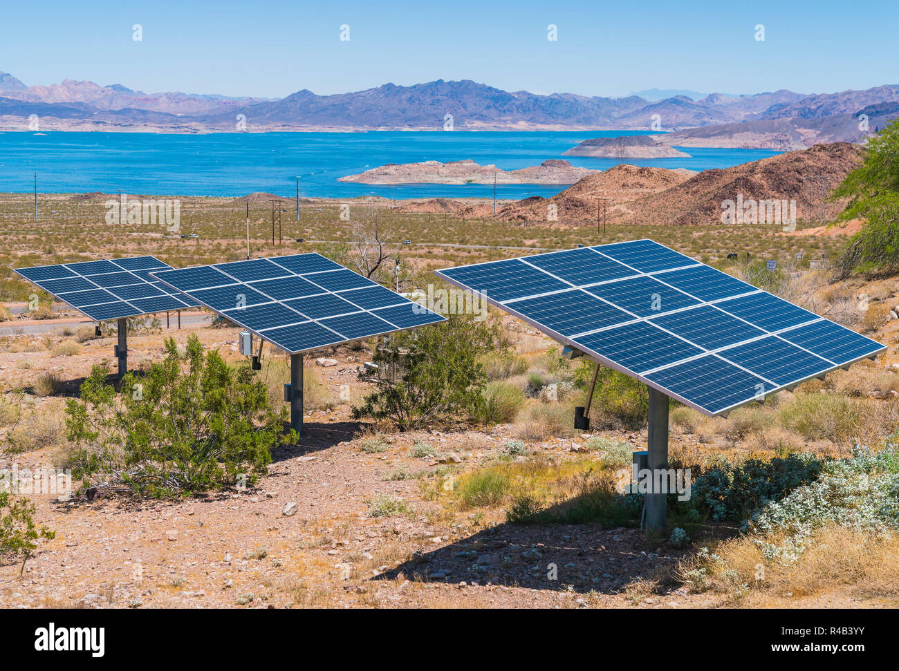Solar power station desert hi-res stock photography and images - Alamy
