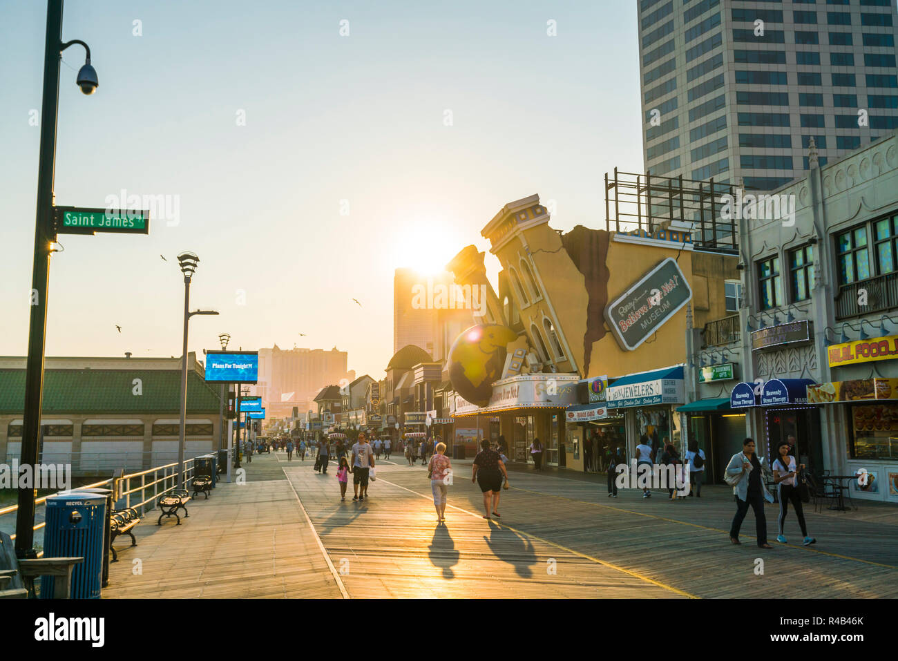 Atlantic city boardwalk beach hi-res stock photography and images - Alamy