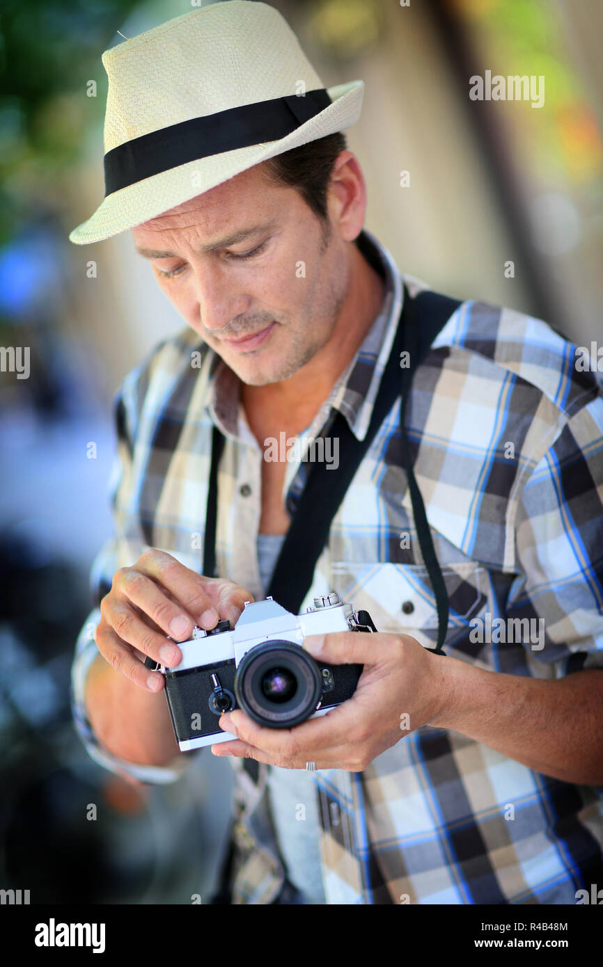 Photographer setting up camera Stock Photo - Alamy