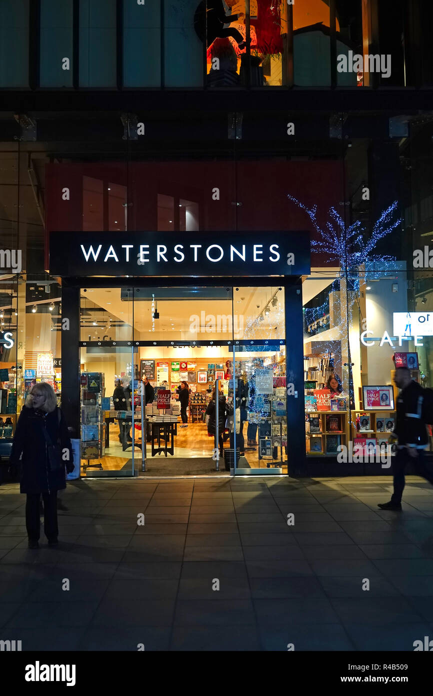 Waterstones window display hi-res stock photography and images - Alamy