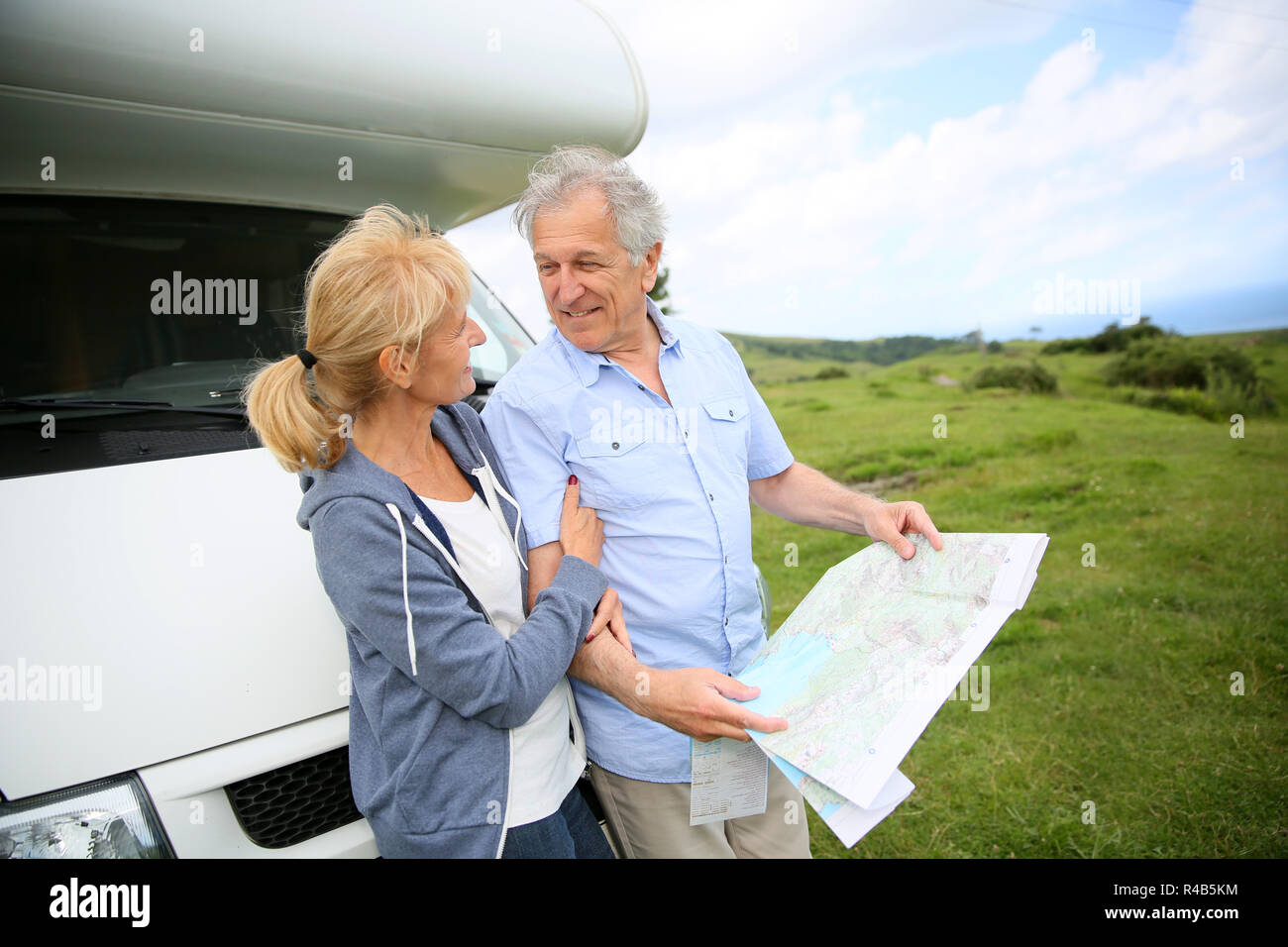 Senior people reading road map by camper Stock Photo - Alamy