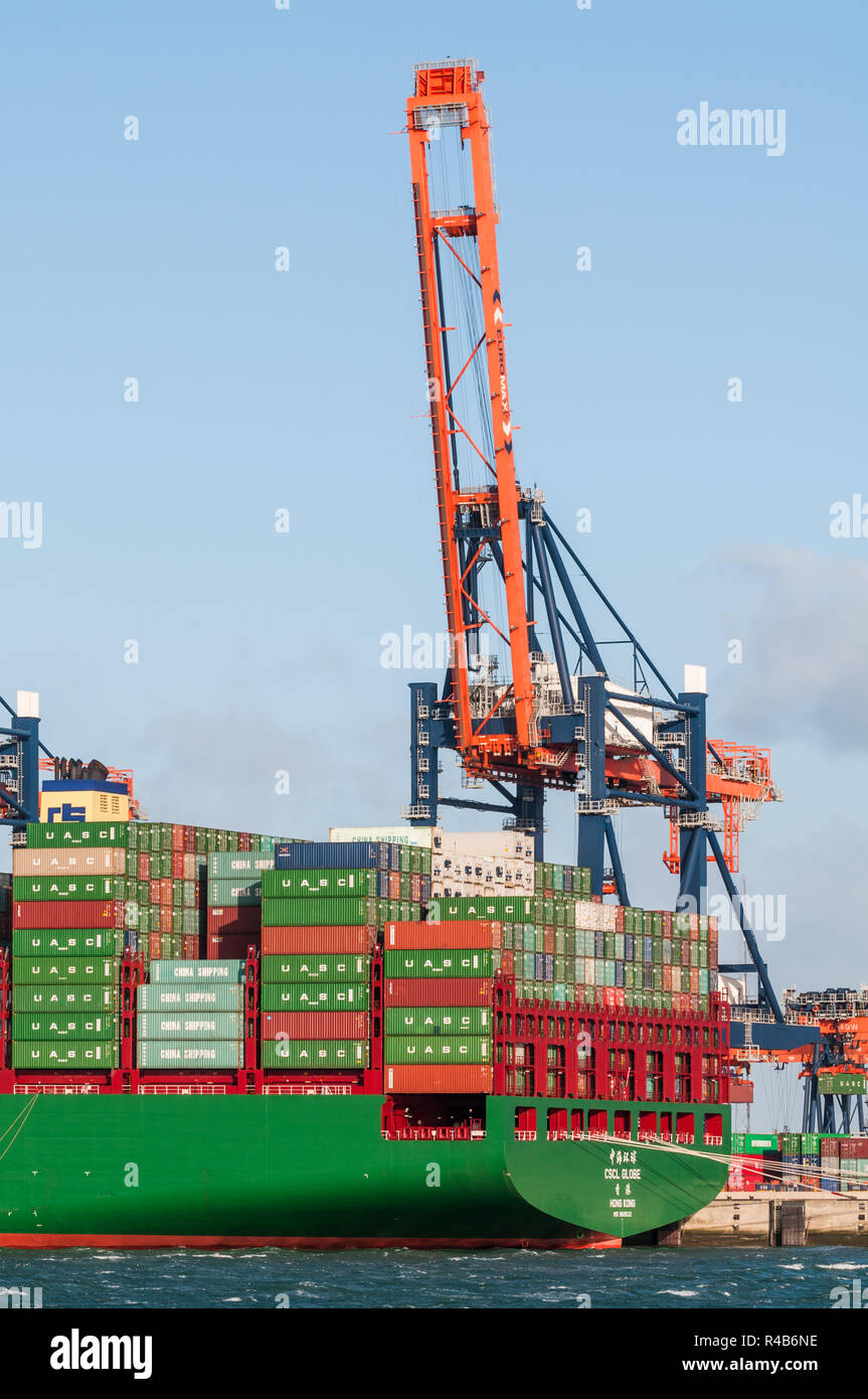 Large shipping container ship hi-res stock photography and images - Alamy