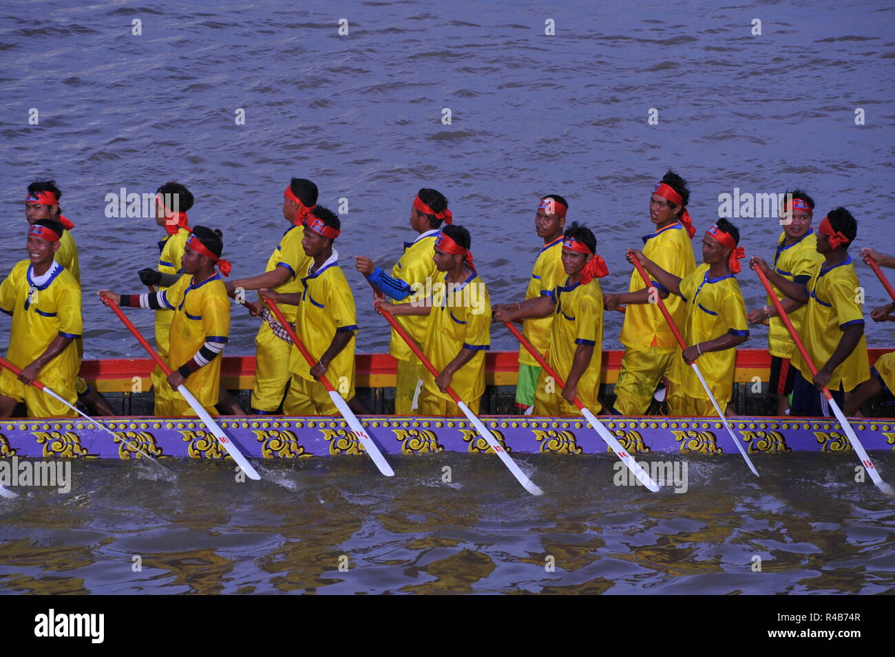 Phnom Penh celebrates Bon Om Touk, The Cambodian Water Festival, w ...