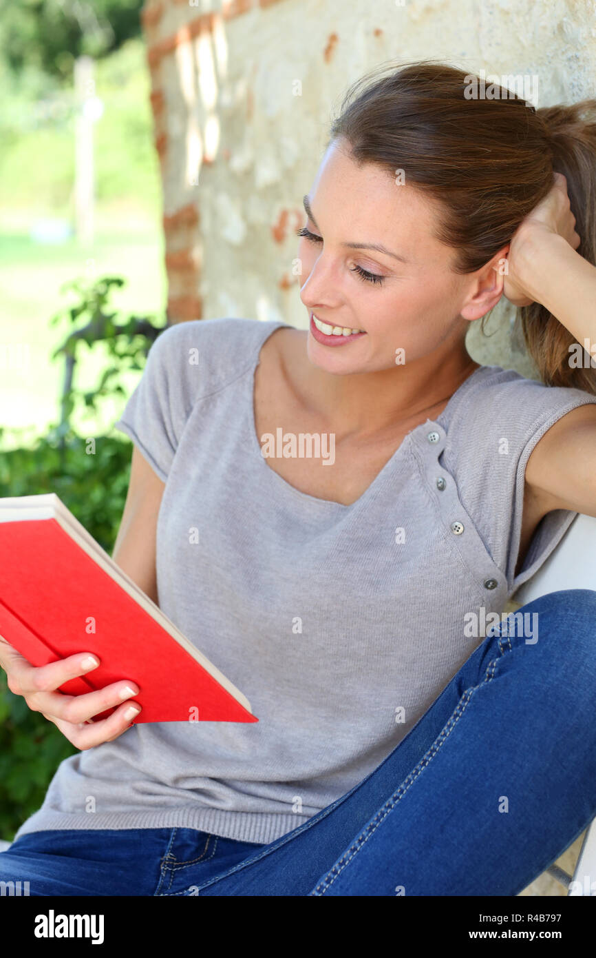 Portrait of beautiful girl reading book outside Stock Photo - Alamy