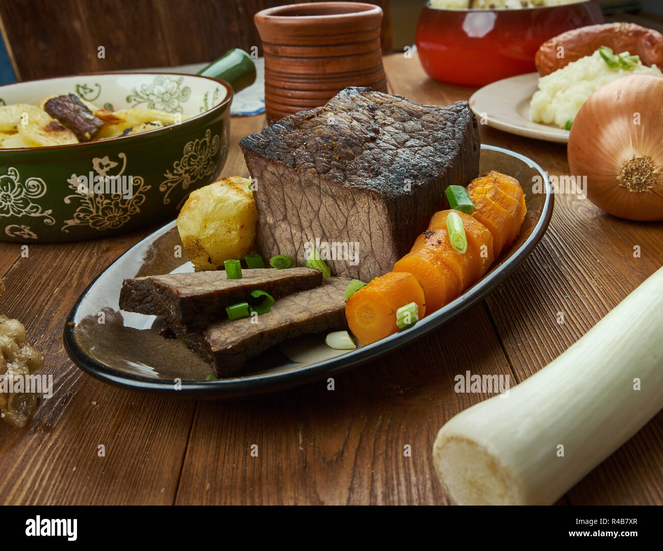 Roast Beef roast potatoes and gravy, English cuisine, Britain ...