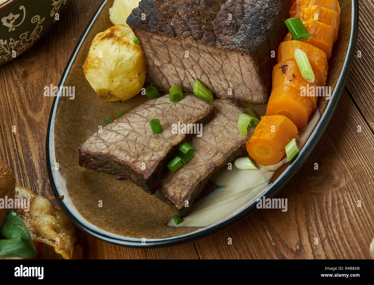Roast Beef roast potatoes and gravy, English cuisine, Britain ...