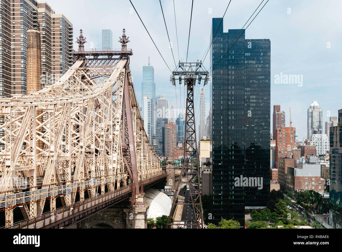 New York City, USA - June 24, 2018: The Roosevelt Island Tramway. It is ...