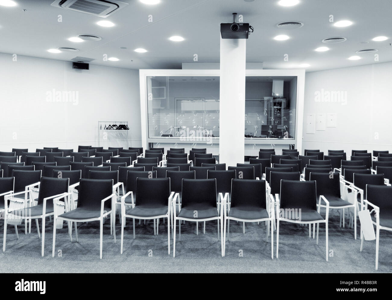 Modern press conference room Stock Photo - Alamy