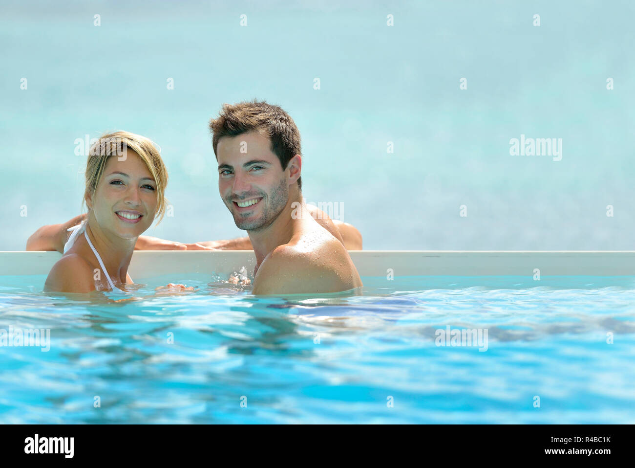 Infinity swimmingpool swimming pool hi-res stock photography and images ...