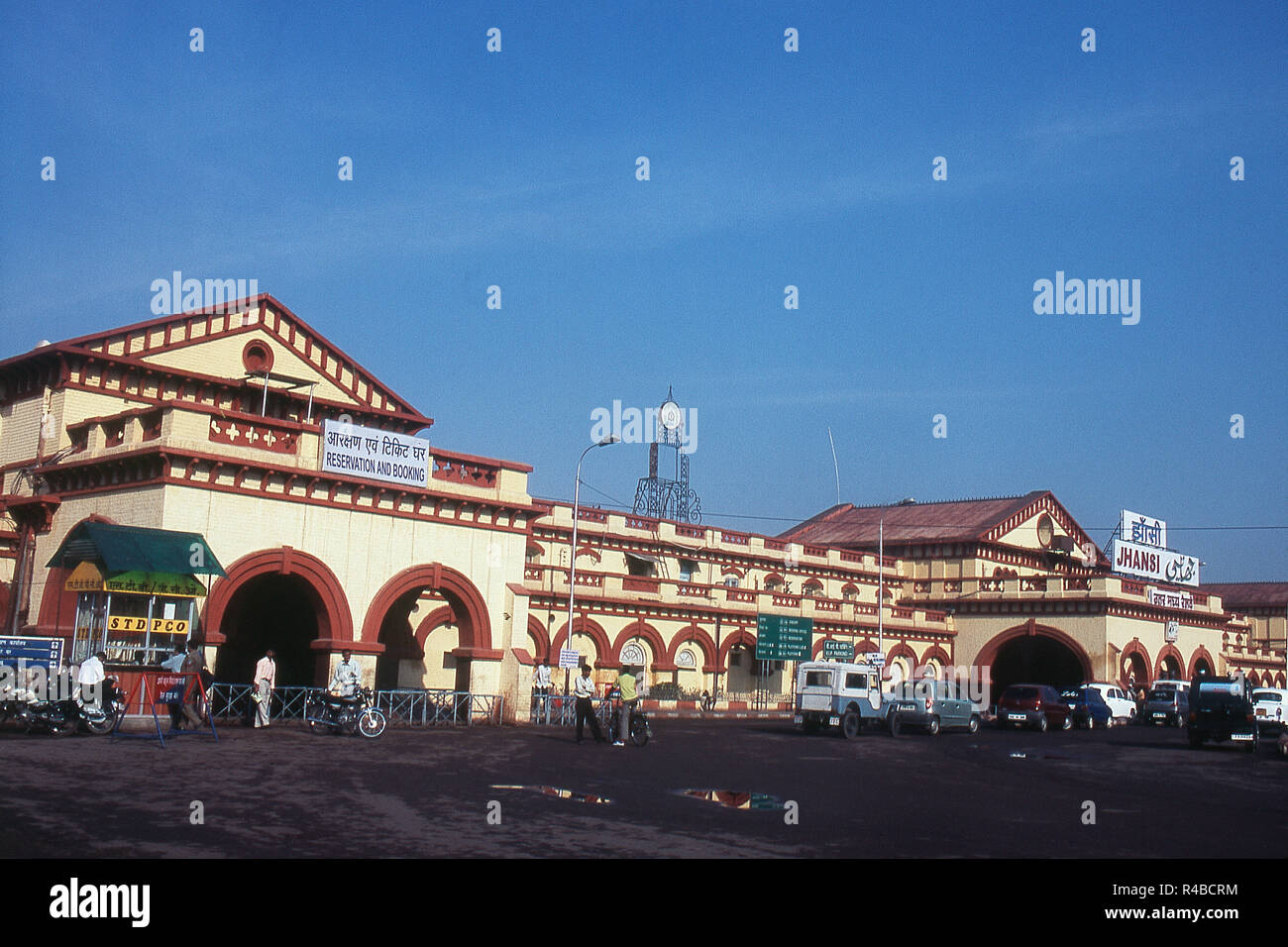 Jhansi station uttar pradesh india hi-res stock photography and images ...