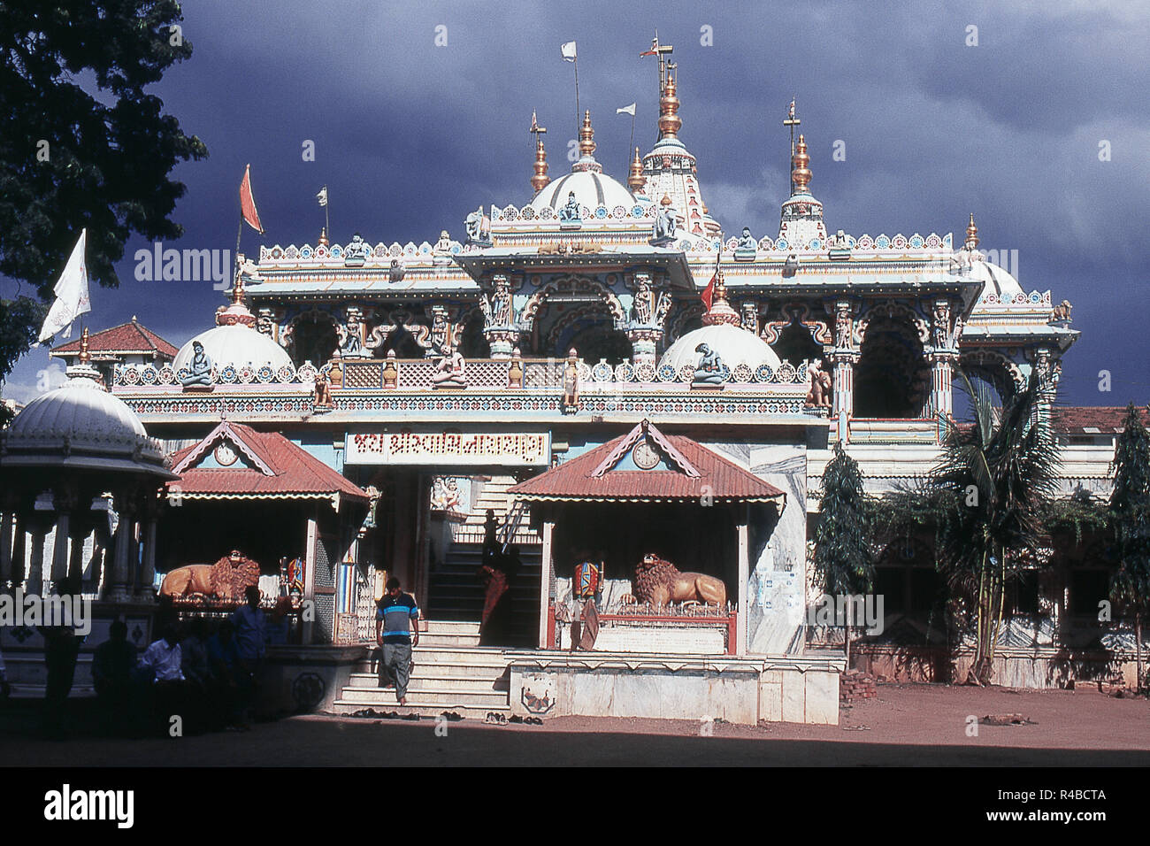 Facade of Swaminarayan Temple, Mushi, Surendra Nagar, Gujarat, India ...