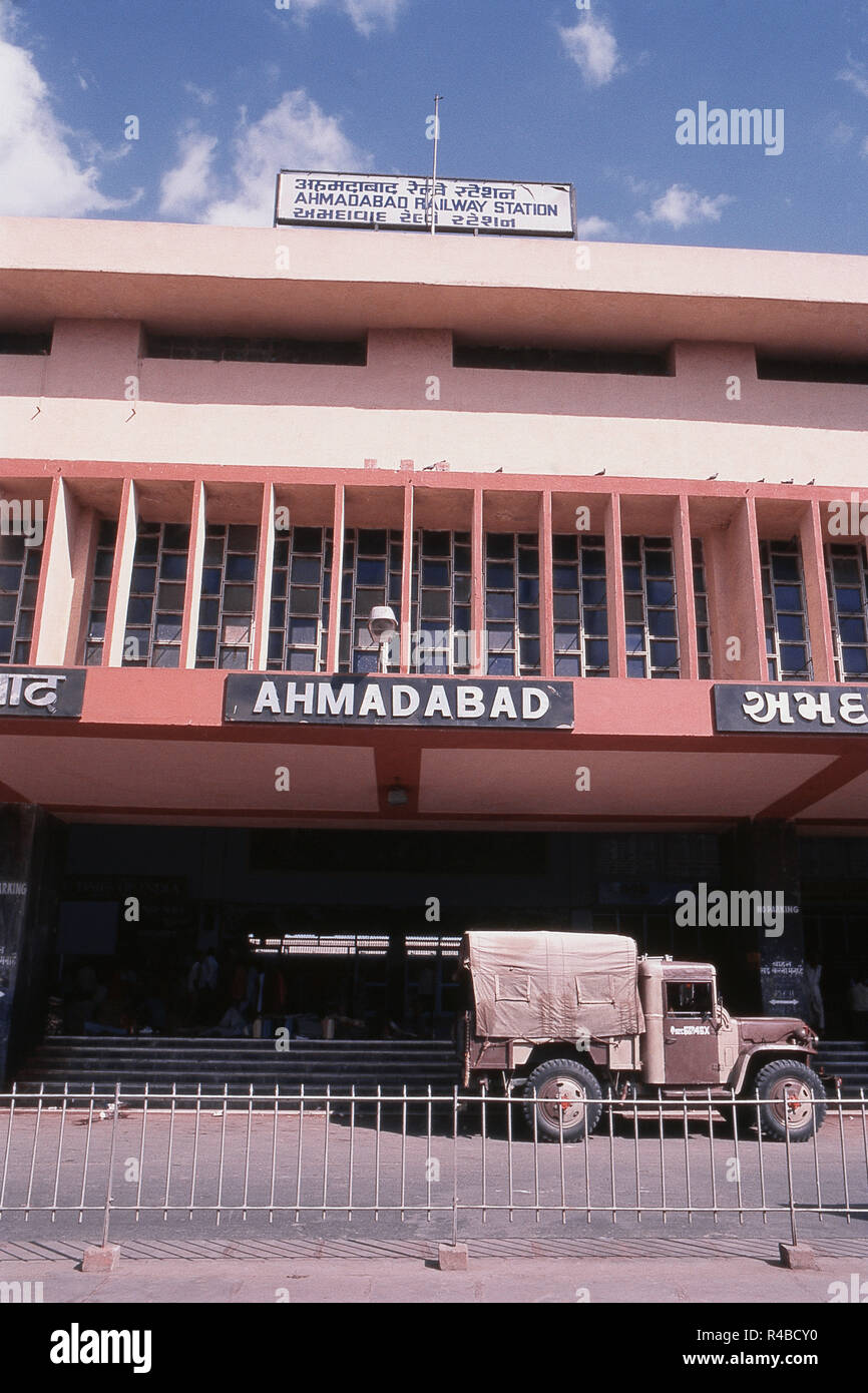 Ahmedabad railway station india hi-res stock photography and images - Alamy