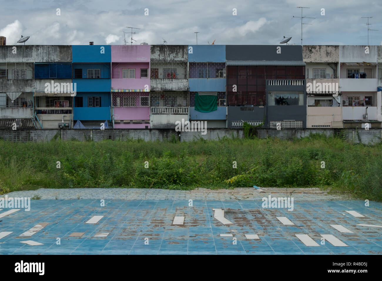 Abandoned block of land hi-res stock photography and images - Alamy