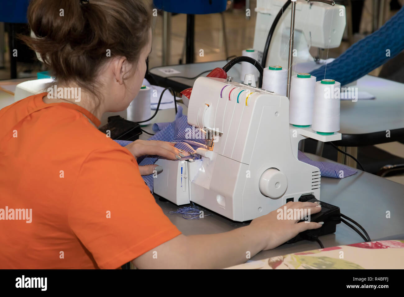 Sitting working sewing machine industry hi-res stock photography and images - Alamy