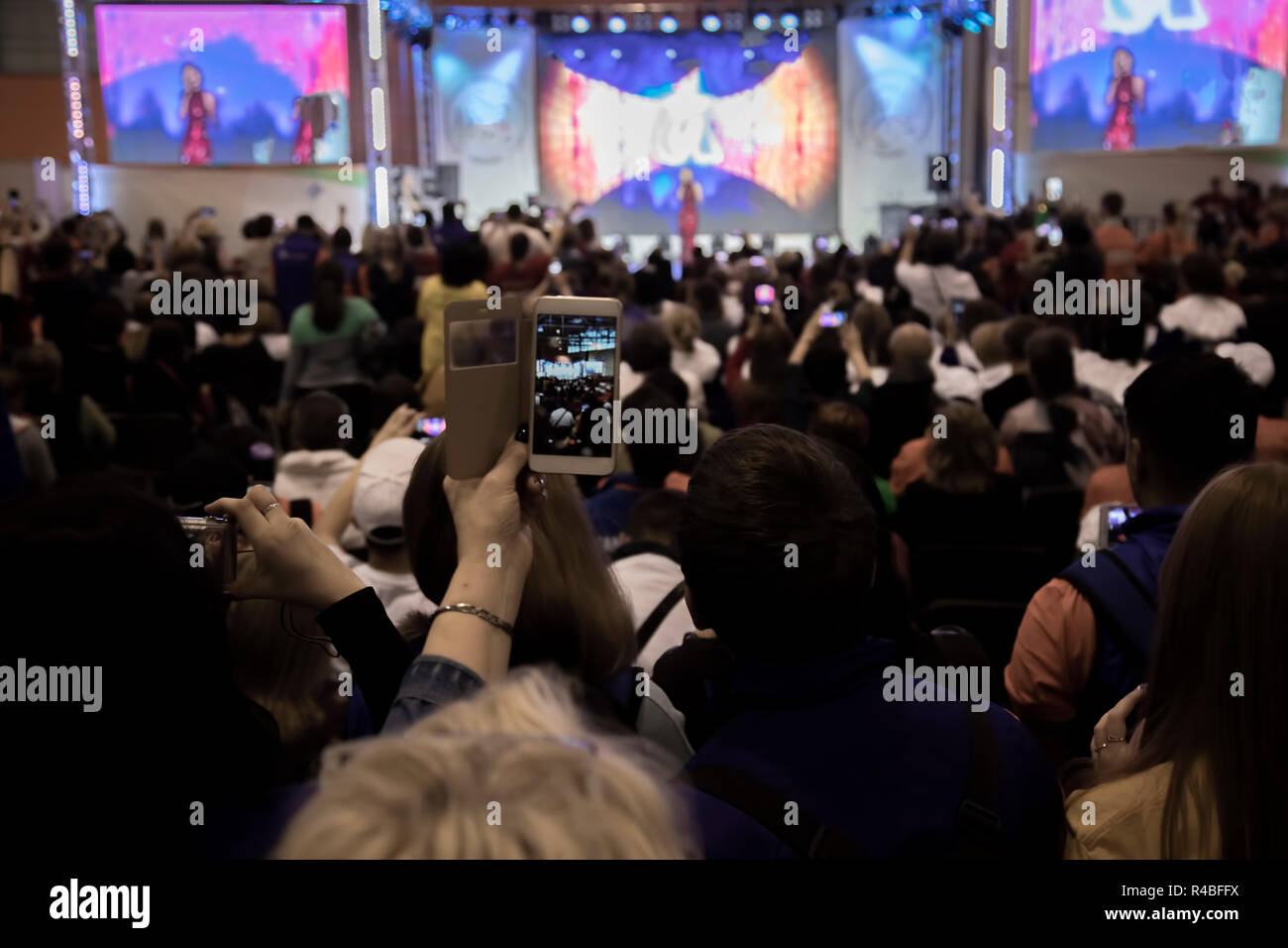 Event crowd background hi-res stock photography and images - Alamy