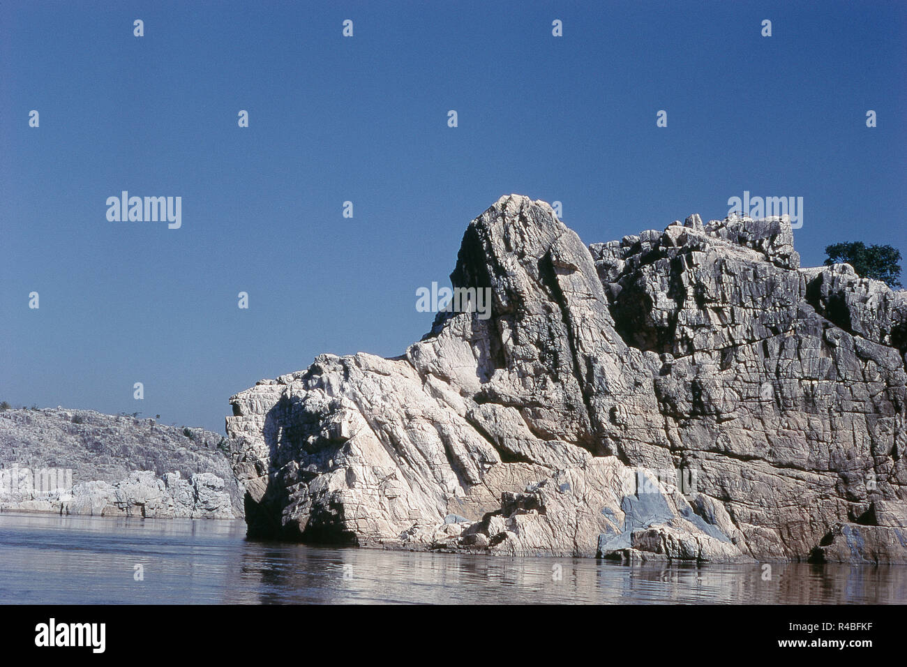 Marble rocks, Narmada, Bhera Ghat, Jabalpur, Madhya Pradesh, India ...
