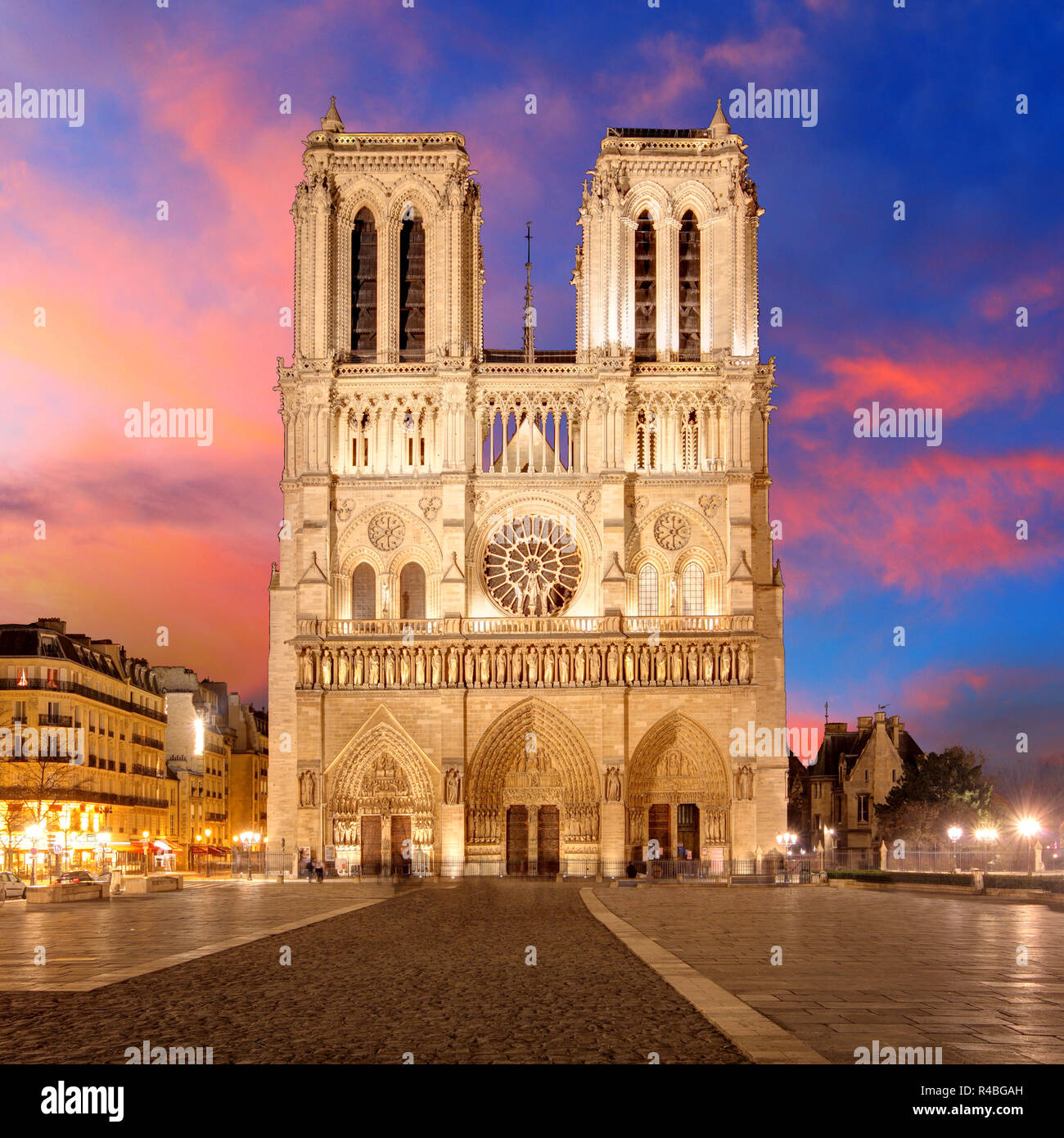 Notre dame dark hi-res stock photography and images - Alamy