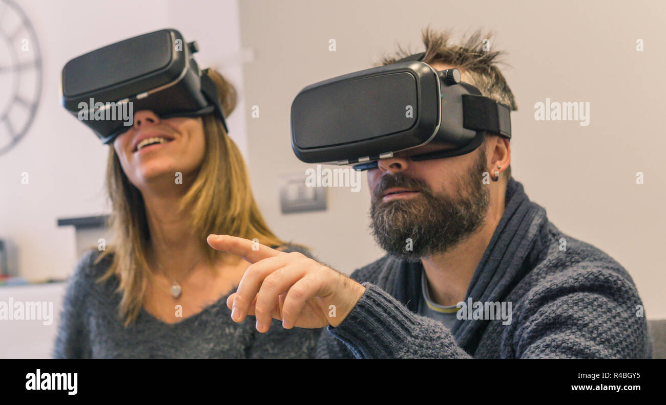 Virtual reality people hi-res stock photography and images - Alamy