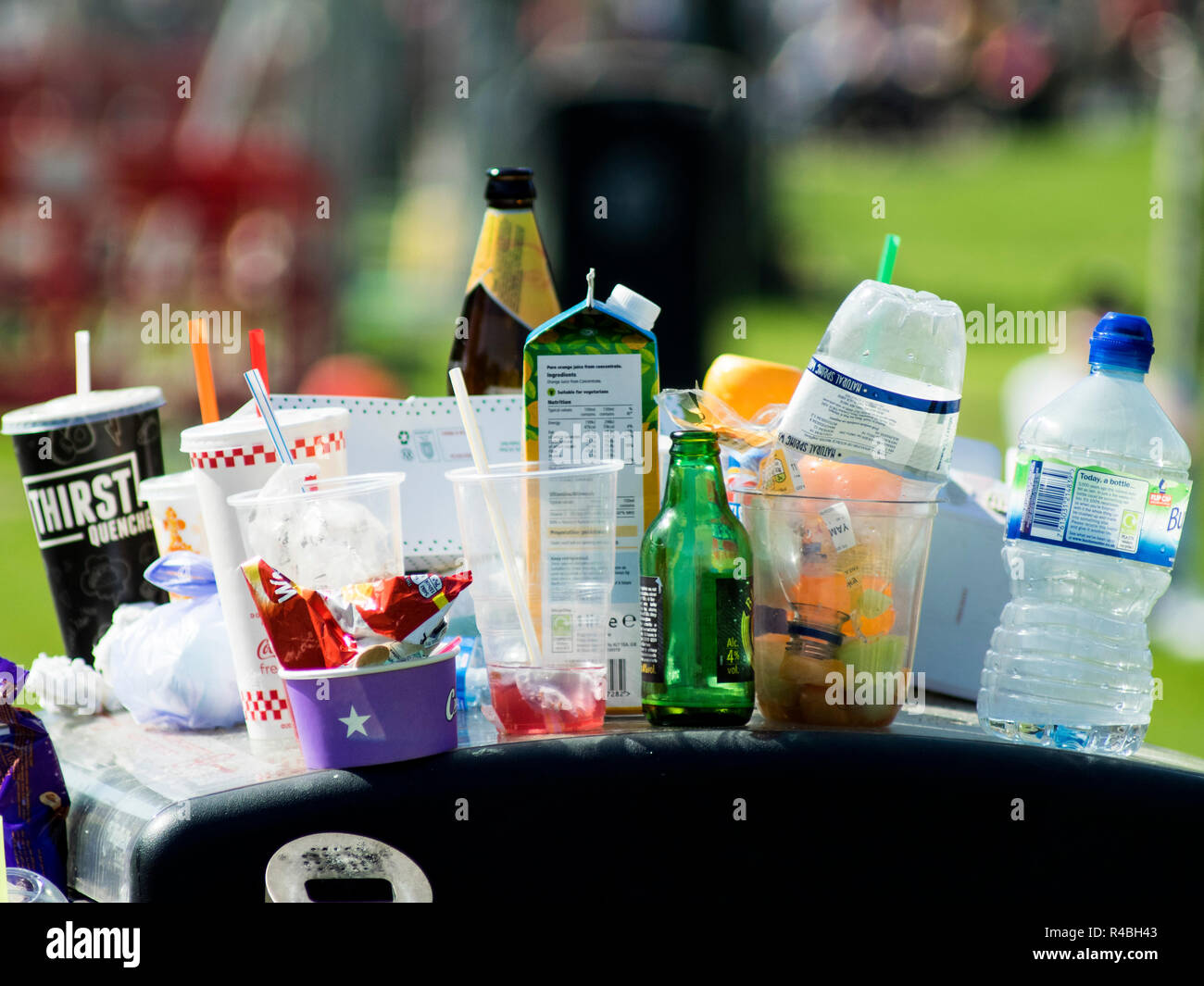Litter and recycling bin hi-res stock photography and images - Alamy