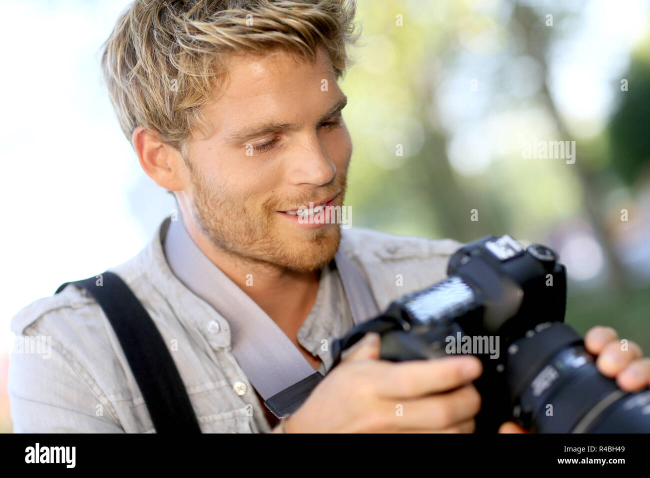 Photographer checking shots on camera screen Stock Photo - Alamy