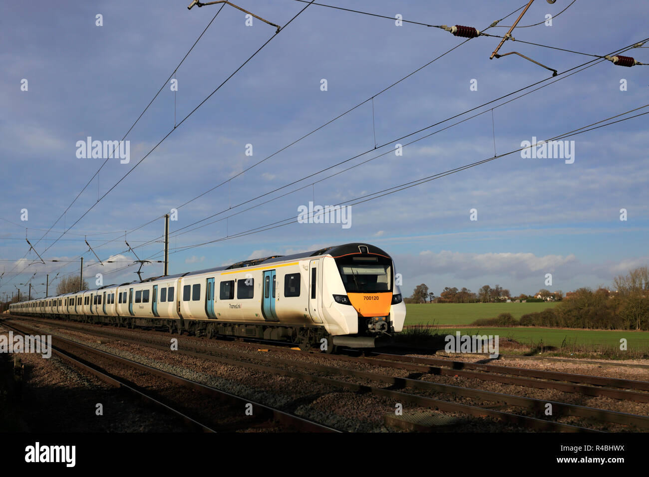 Thameslink train sun hi-res stock photography and images - Alamy