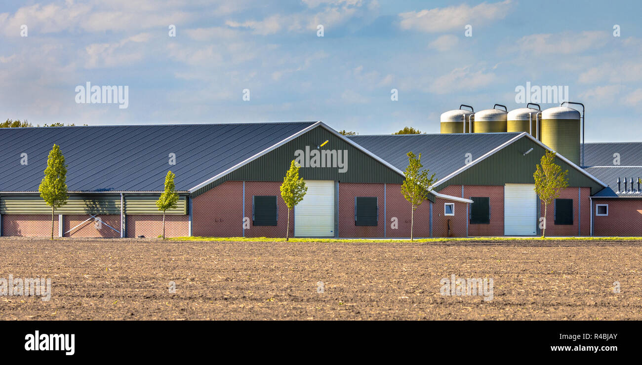 Large modern barn barns hi-res stock photography and images - Alamy
