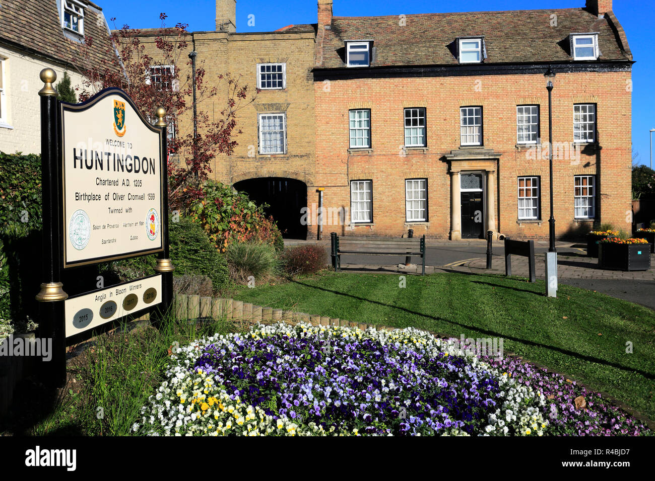 Huntingdon town sign, Castle Hill, Cambridgeshire; England; UK Stock ...