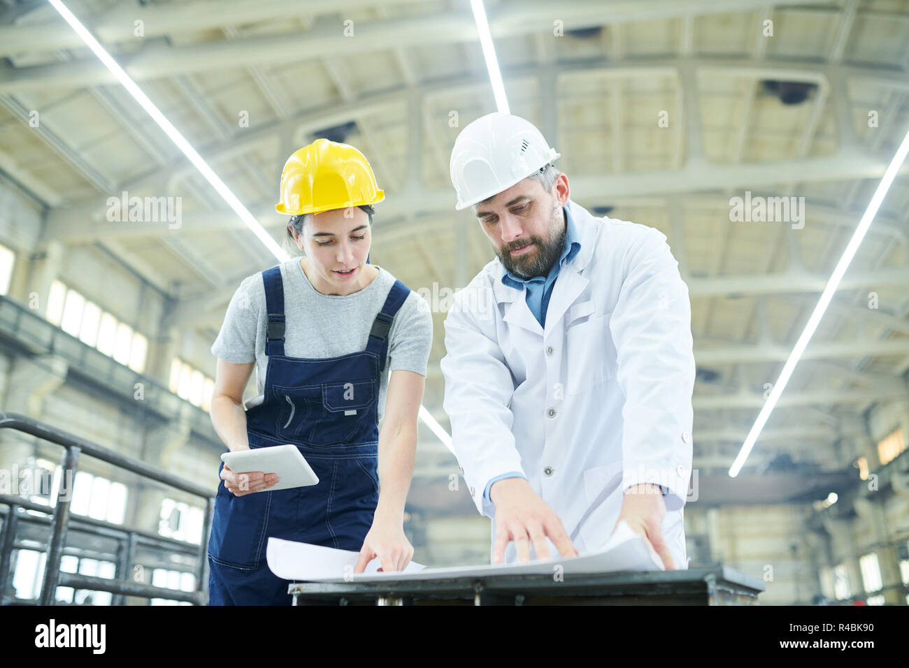 Engineers at Modern Plant Stock Photo - Alamy