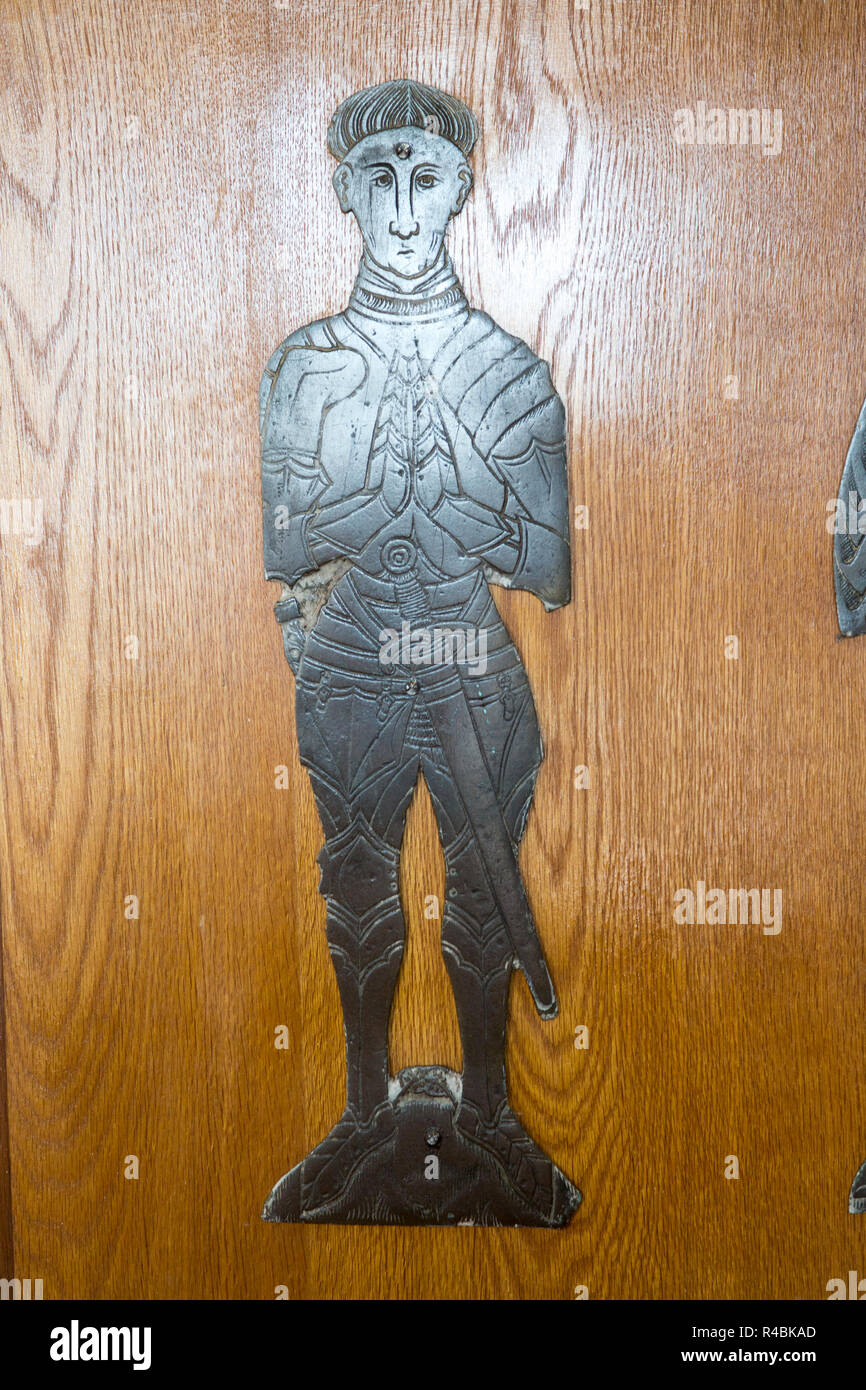 English knight praying hi-res stock photography and images - Alamy