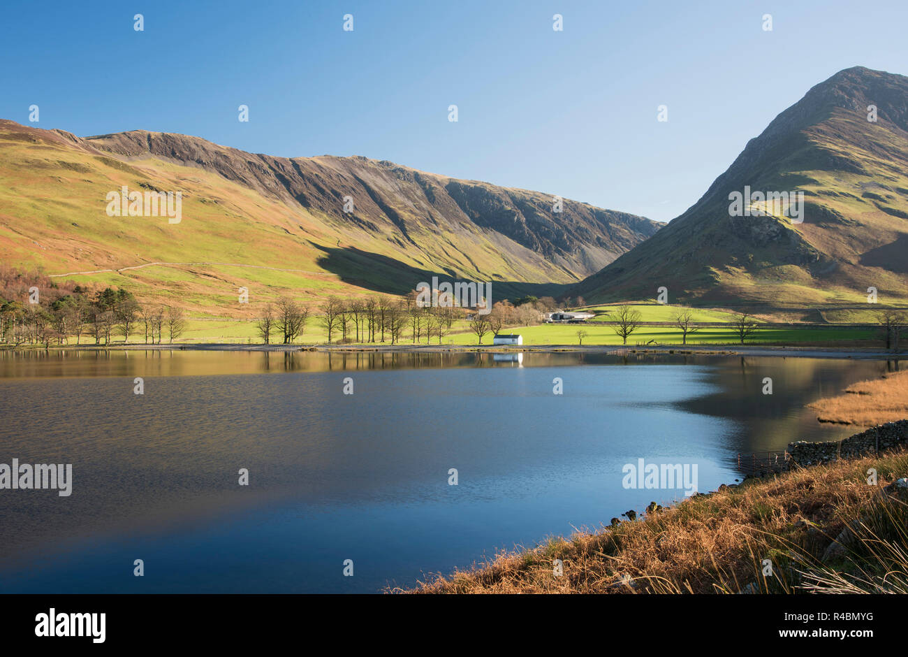 A scenic view of the popular Buttermere Lake in the English lake ...