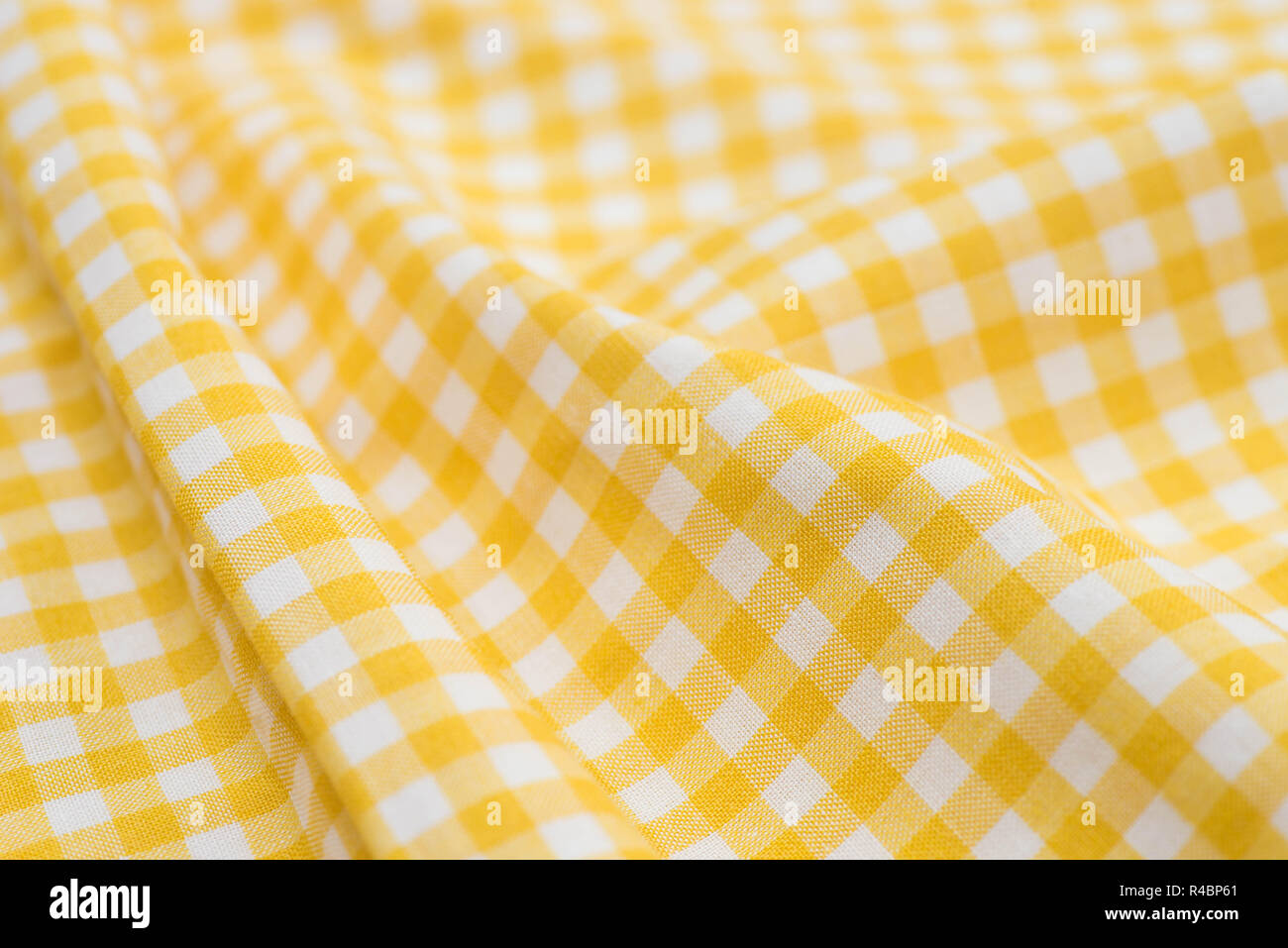 Yellow checked tablecloth hi-res stock photography and images - Alamy