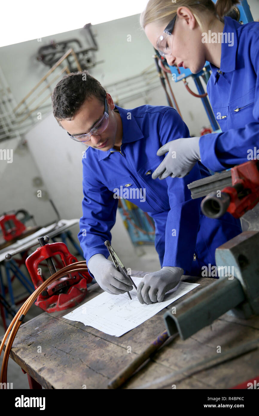 Plumbing students workshop hi-res stock photography and images - Alamy