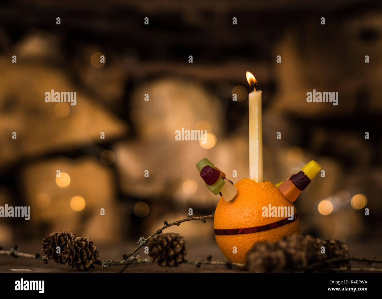 Christingle hi-res stock photography and images - Alamy