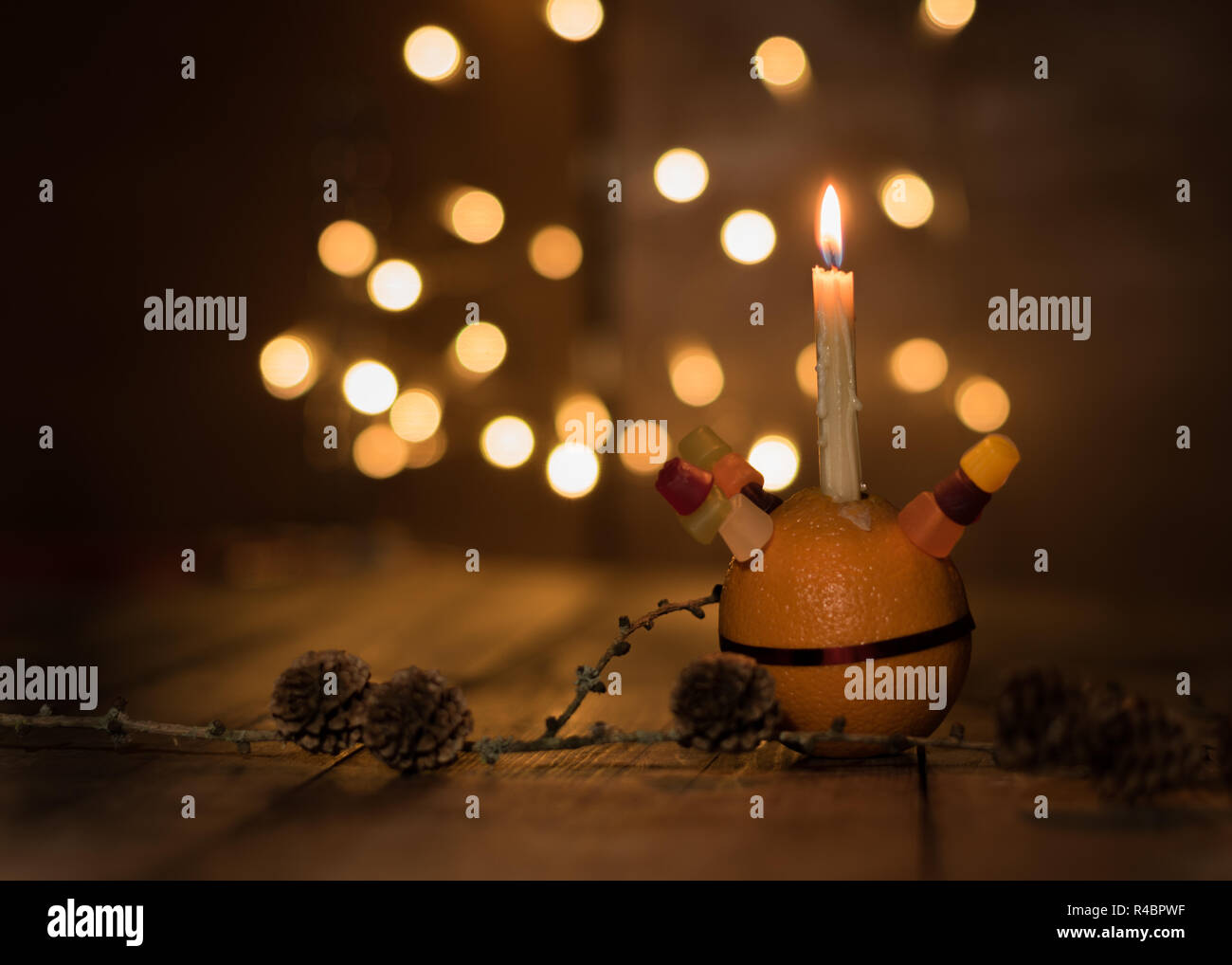 Christingle hi-res stock photography and images - Alamy