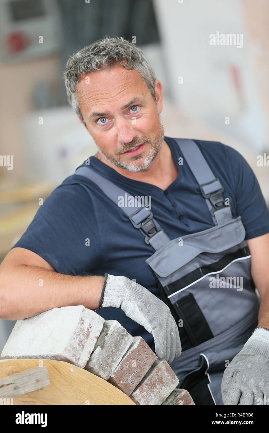 Portrait of mason at work Stock Photo - Alamy