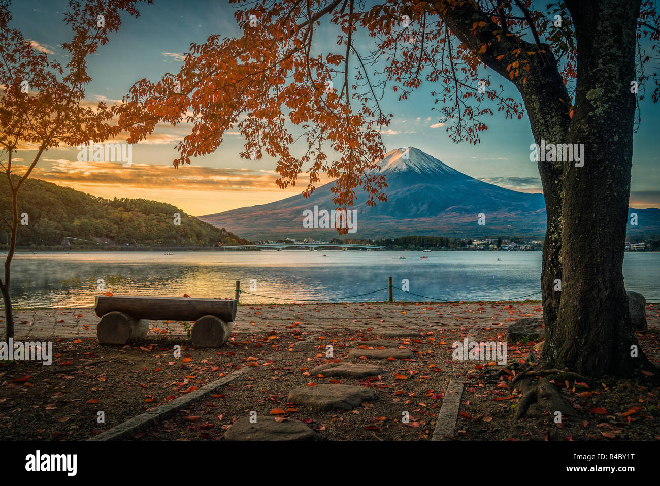 Mt fuji autumn foliage lake hi-res stock photography and images - Alamy