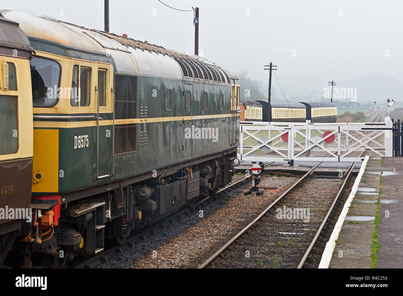 Class 33 diesel locomotive D6575 'Crompton' at Blue Anchor Station on ...