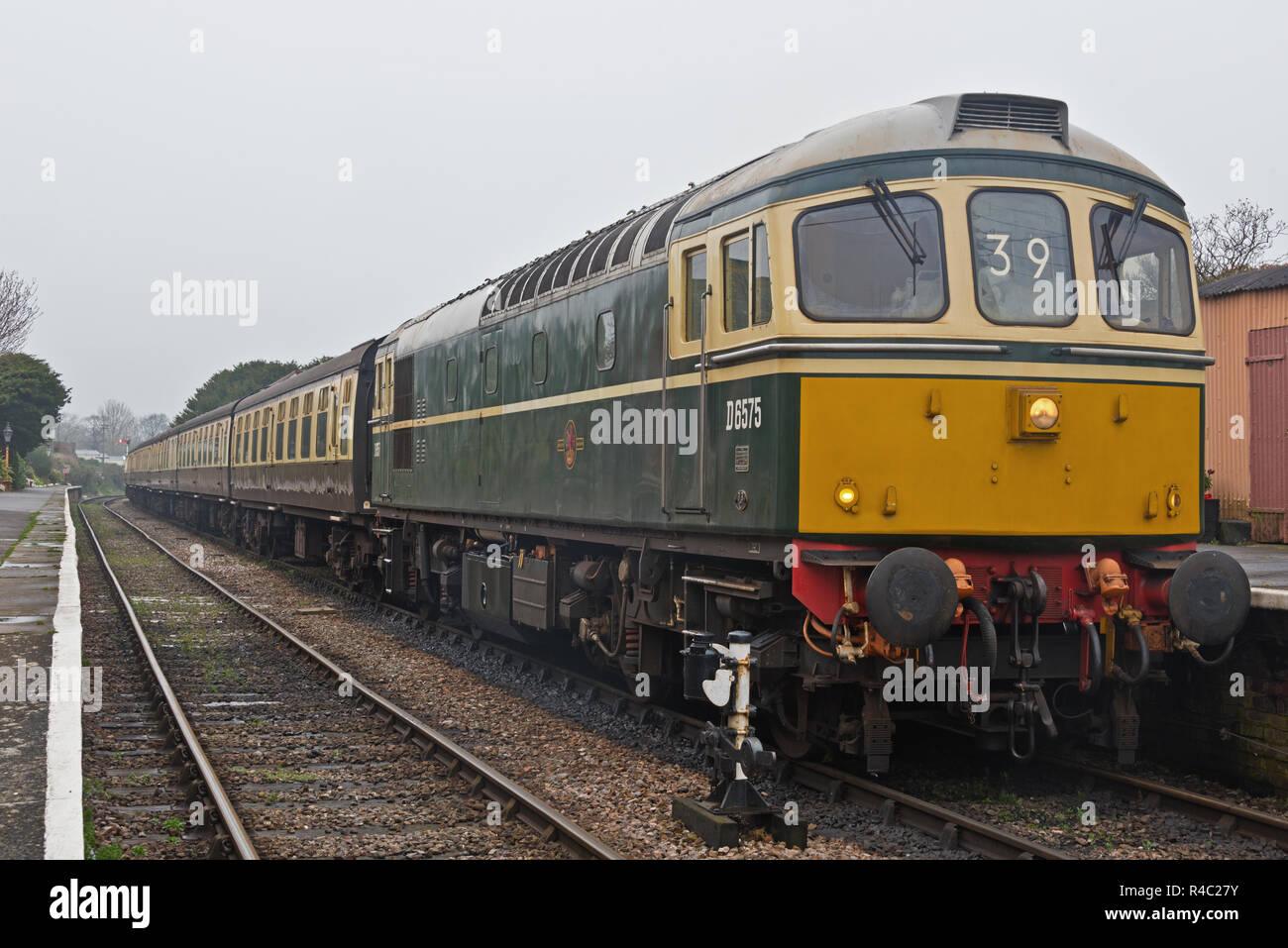Class 33 diesel locomotive D6575 'Crompton' at Blue Anchor Station on ...