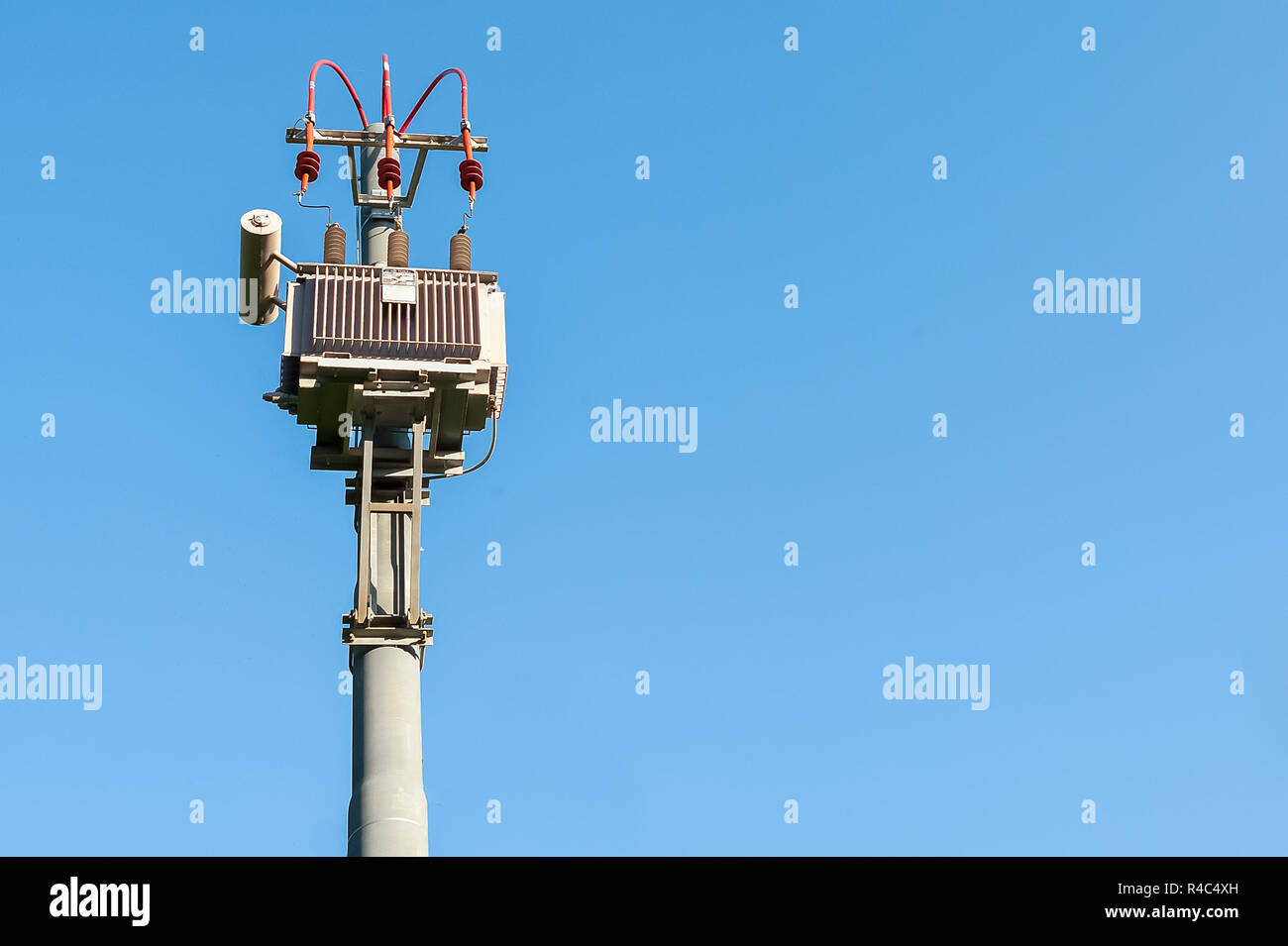 electrical transformer to electrical pylon Stock Photo - Alamy