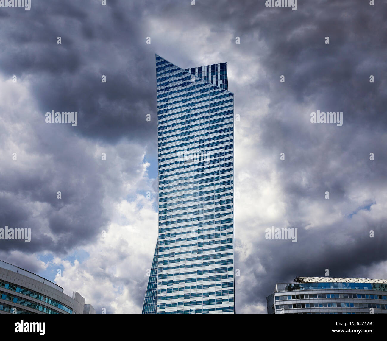 Modern residential skyscraper hi-res stock photography and images - Alamy