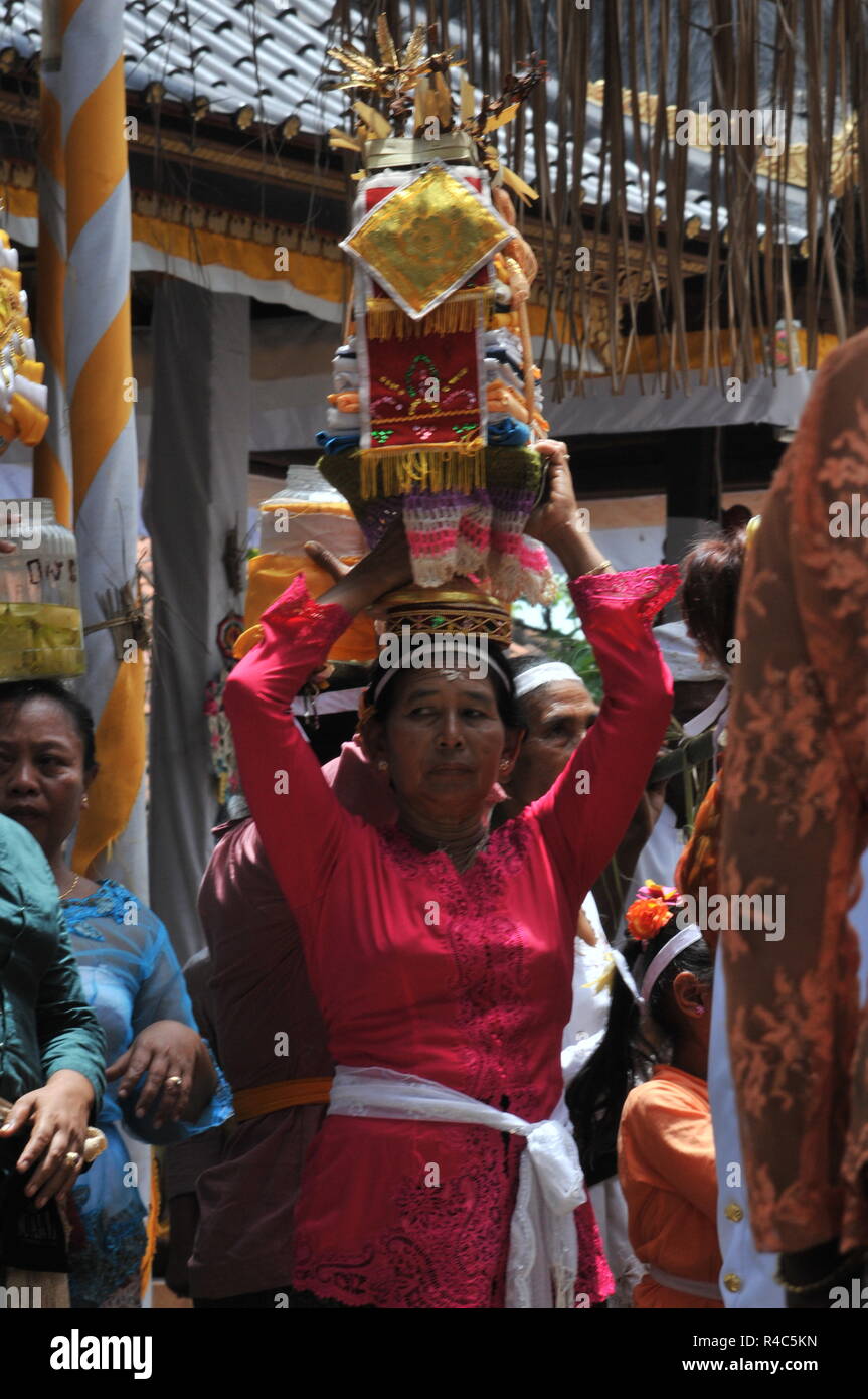 Balinese Hindu religious ceremony Stock Photo - Alamy