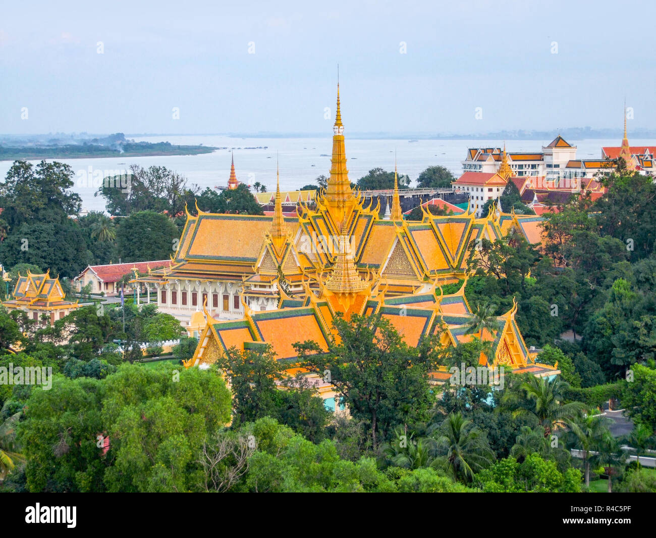 royal palace in phnom penh Stock Photo - Alamy