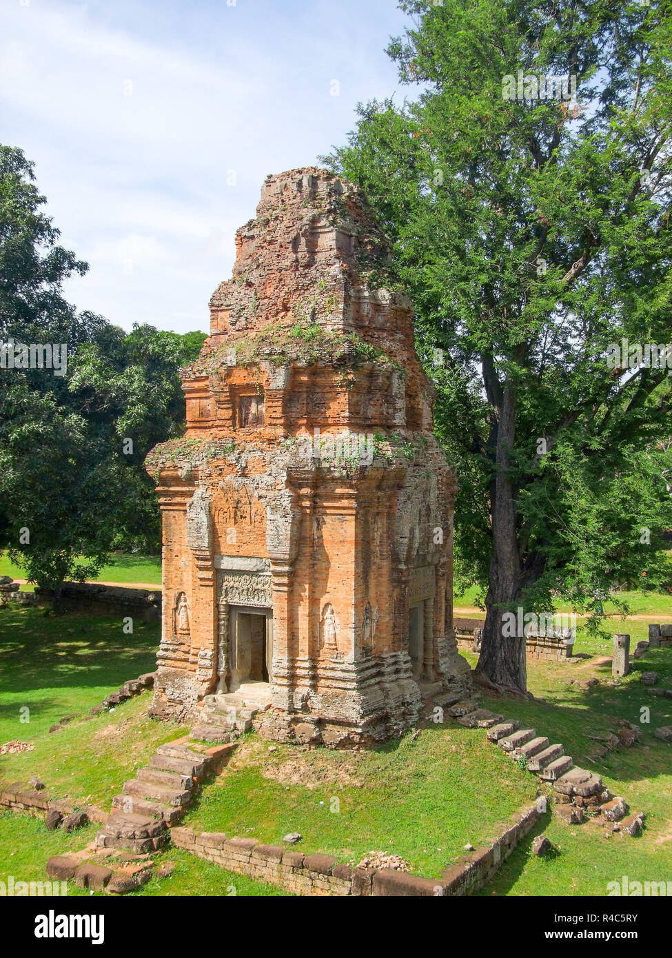 bakong at angkor Stock Photo - Alamy