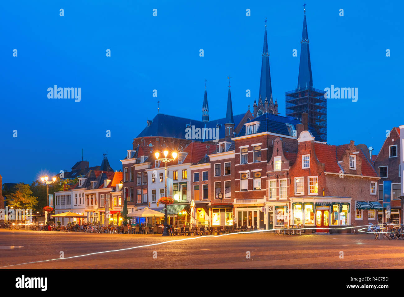 Markt square at night in Delft, Netherlands Stock Photo - Alamy