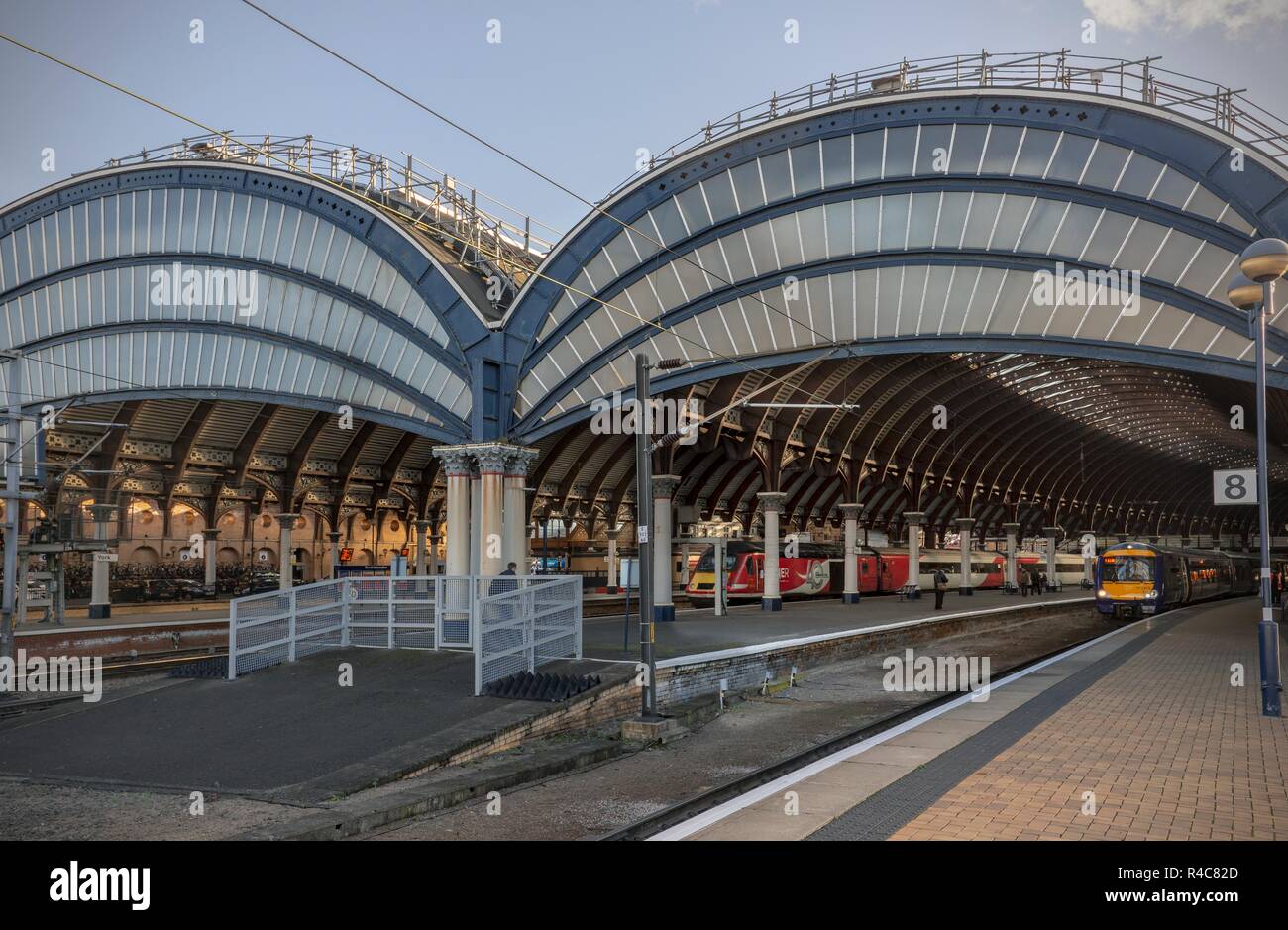 Glass arch canopy hi-res stock photography and images - Alamy