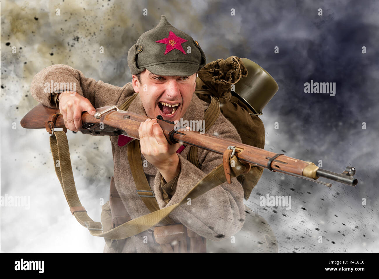 Soviet soldier ww2 attack Stock Photo - Alamy