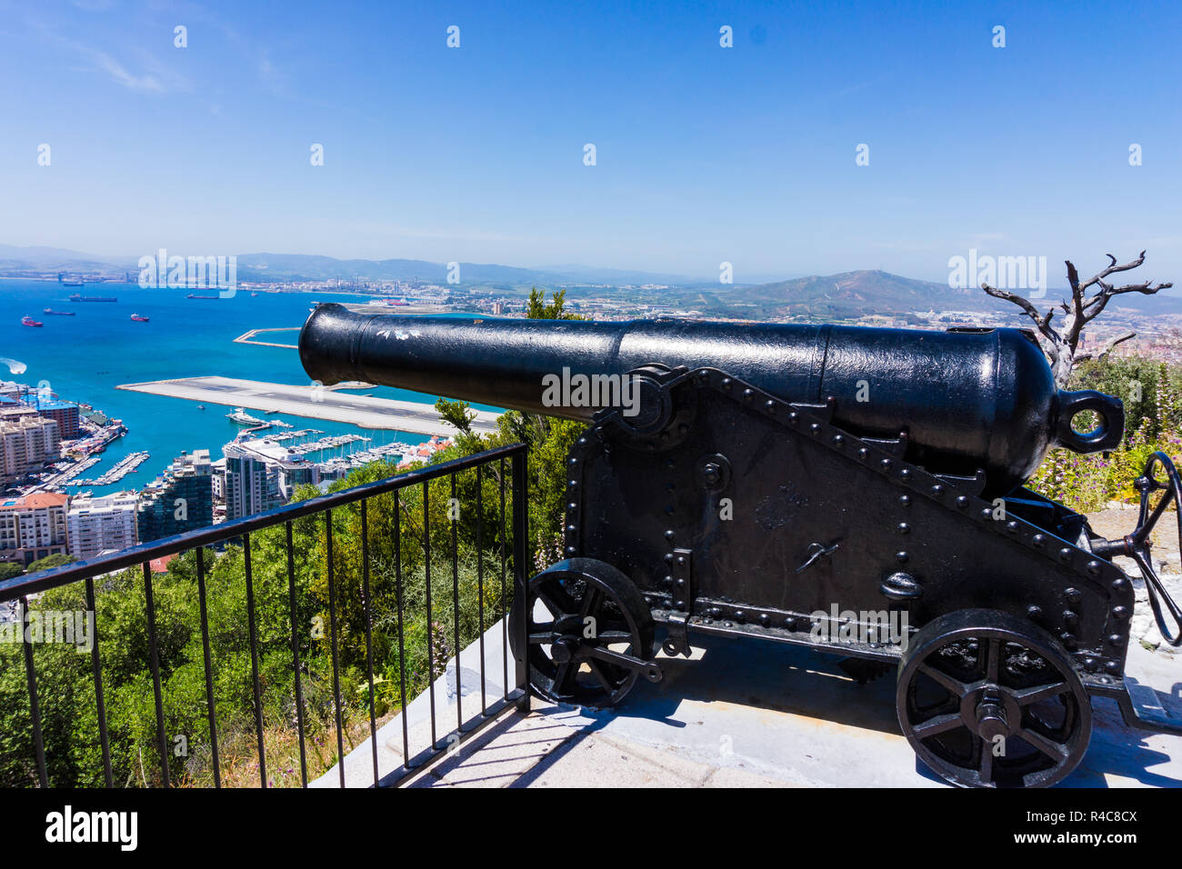 Gibraltar cannon. Gun in Giblartar Stock Photo - Alamy