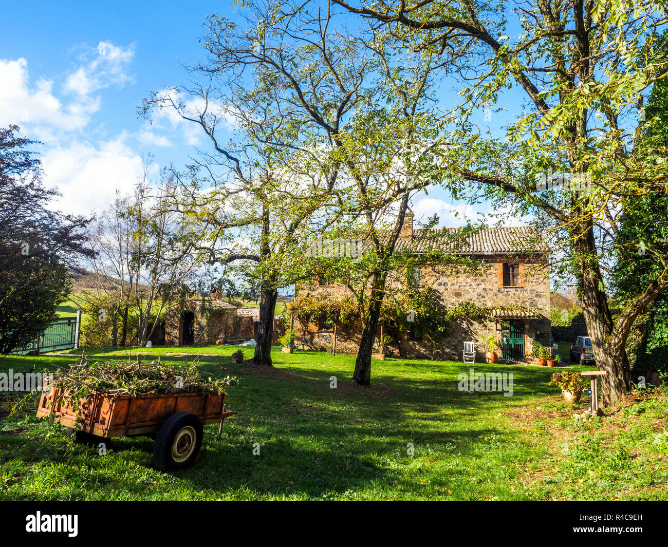 Rural house exterior hi-res stock photography and images - Alamy