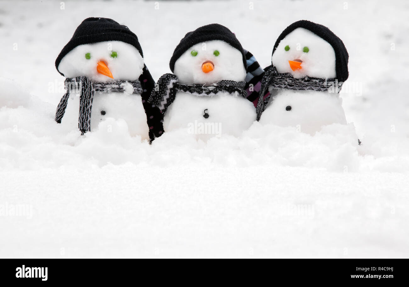 Three little snowmen hi-res stock photography and images - Alamy